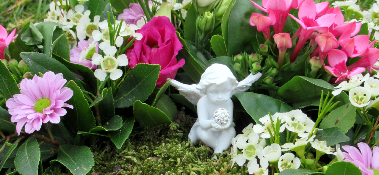 Memorial Tributes – Danielle Wyatt Flowers